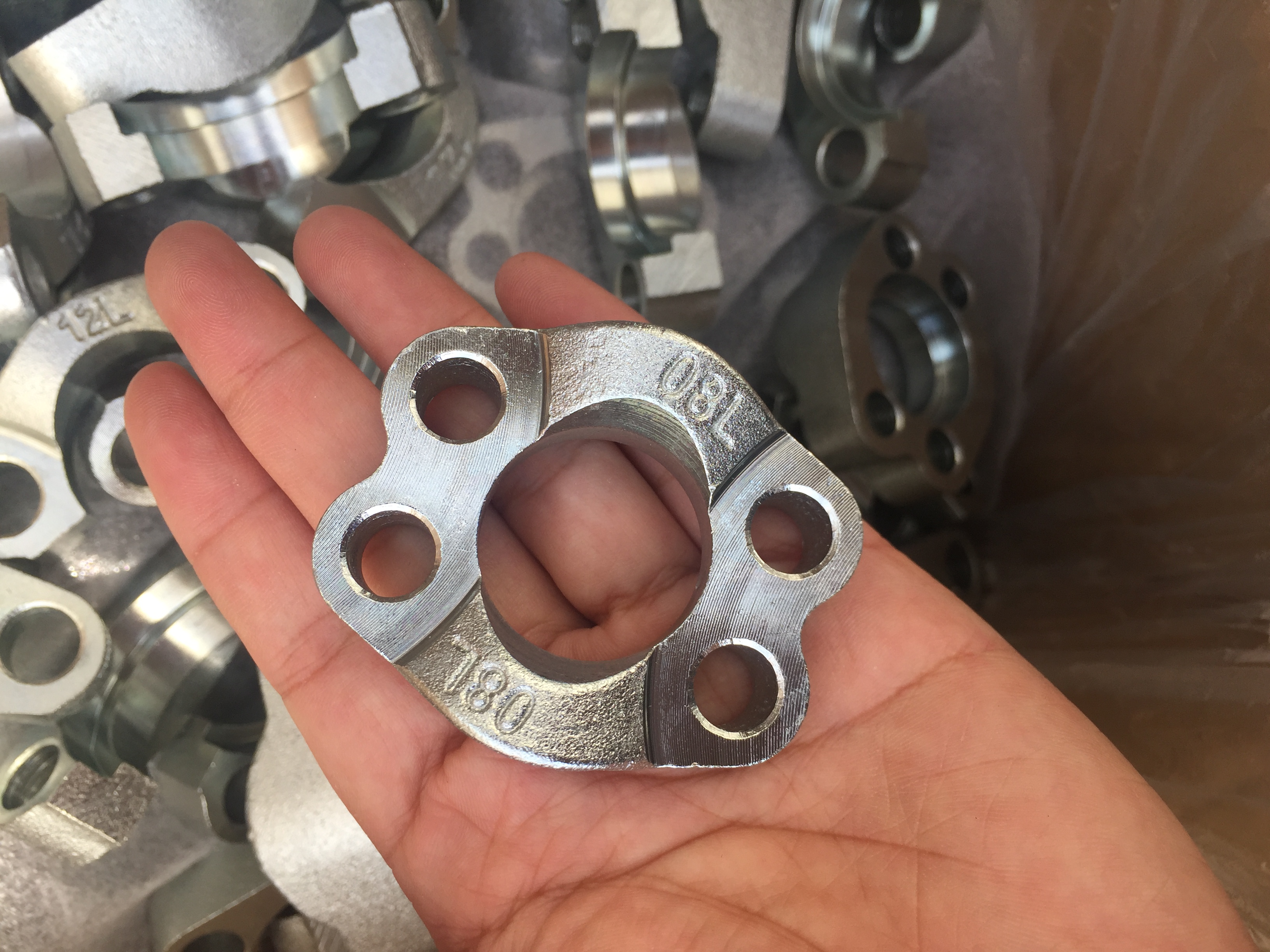 FL Light Series SAE SPLIT FLANGE CLAMPS 3000 PSI ISO 6162 SAE J518